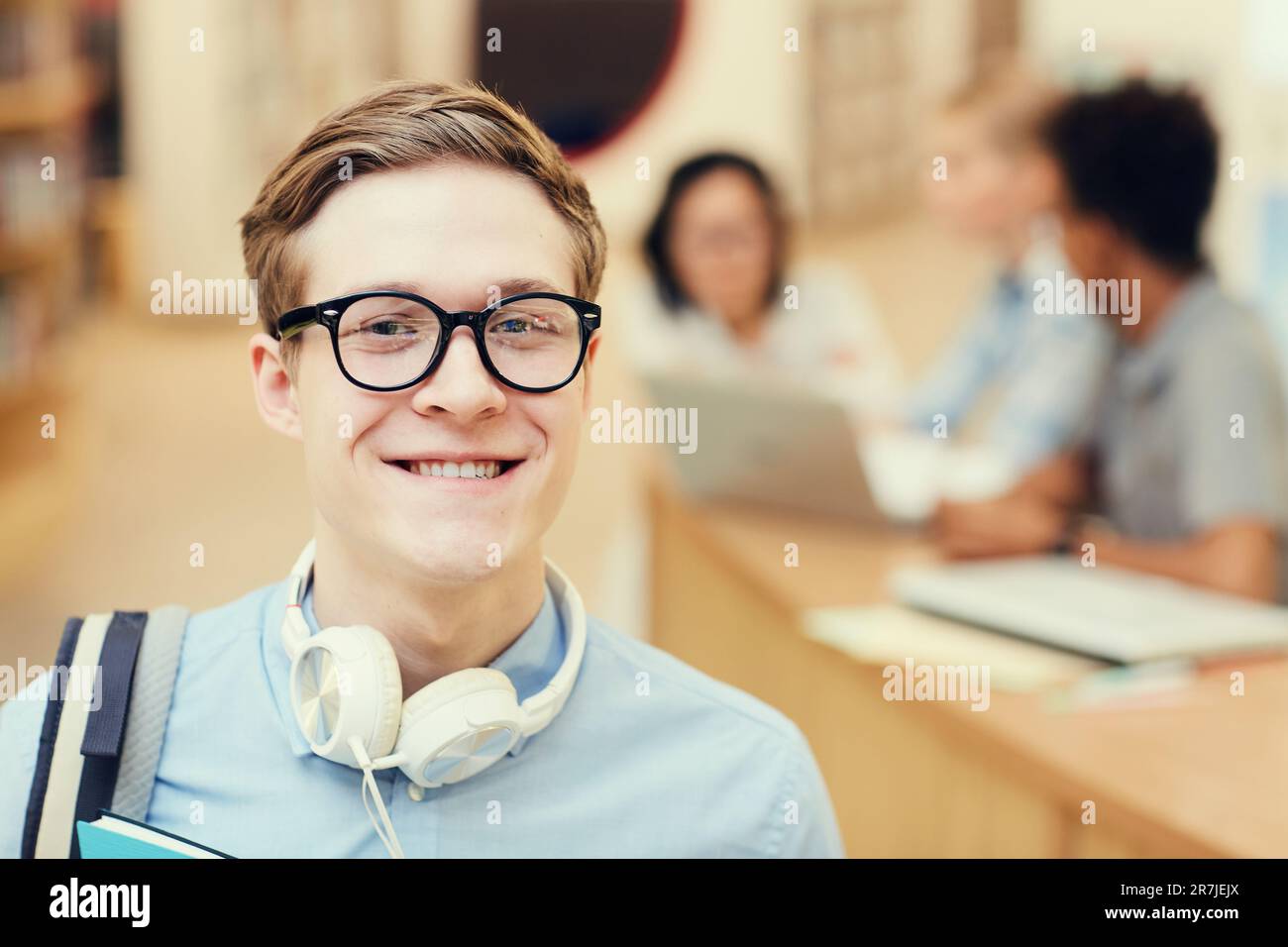 High school library student headphones hi-res stock photography and ...
