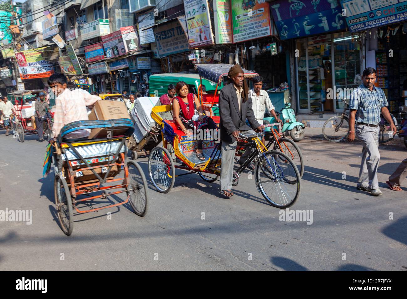 New Delhi, India - November 17, 2011: streetlife at oldest market ...