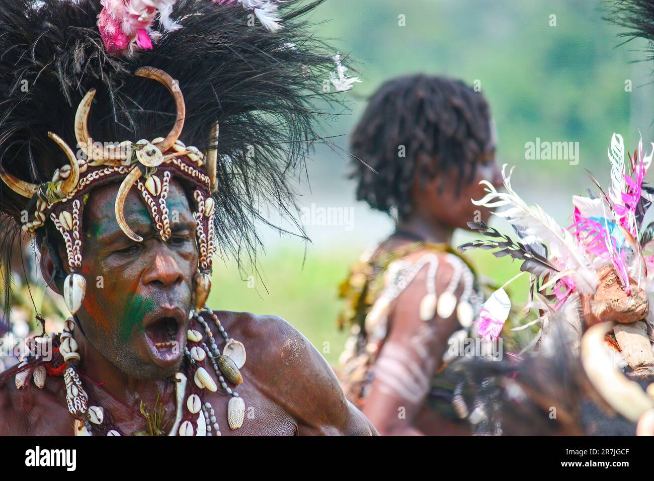 Singing to chief hi-res stock photography and images - Alamy