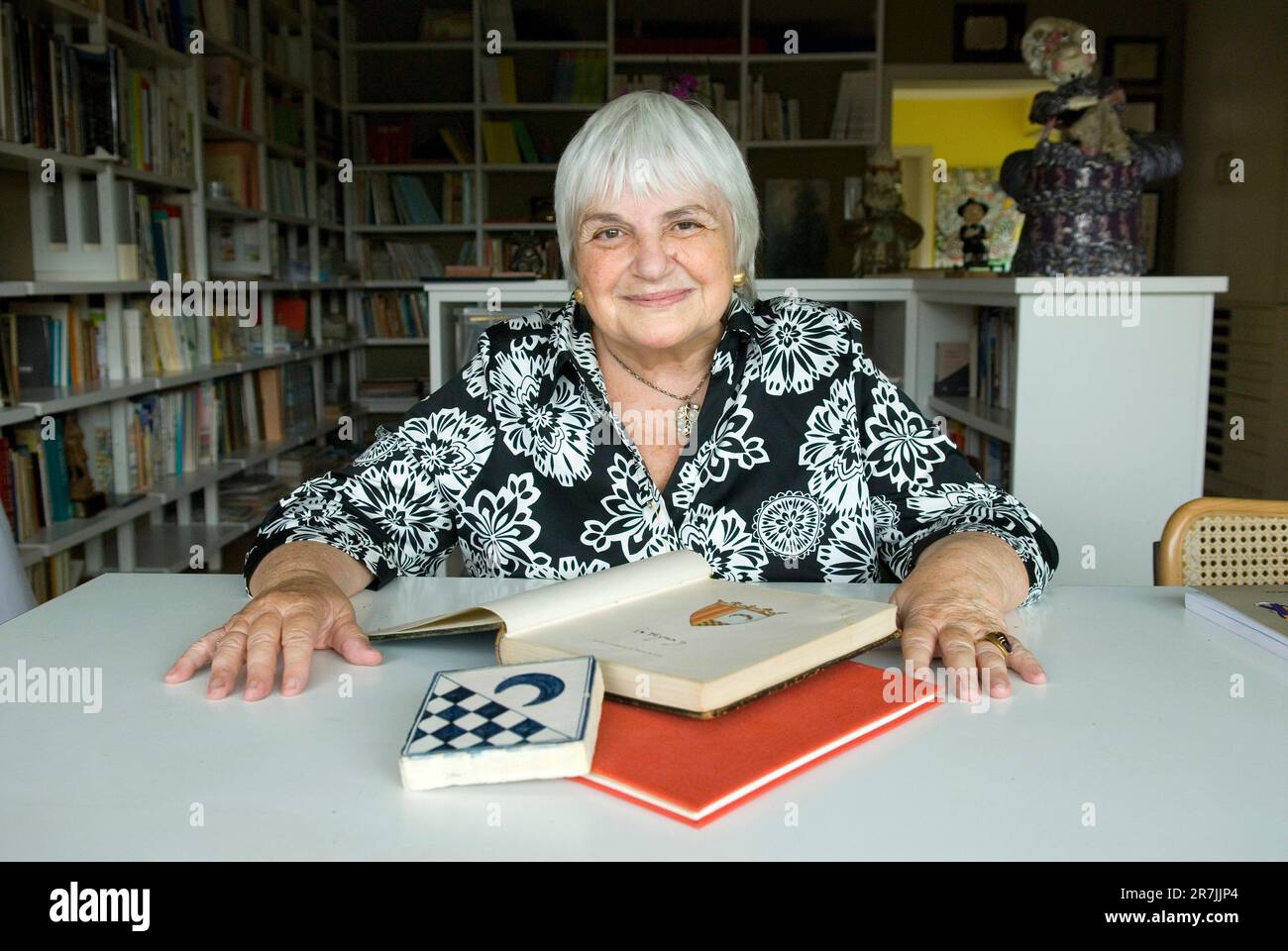 Pilarin Bayés i de Luna (Vic, Osona, April 21, 1941) is a renowned ...