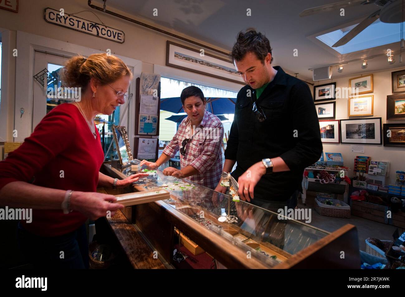 Shopping in a beachfront gallery Stock Photo - Alamy