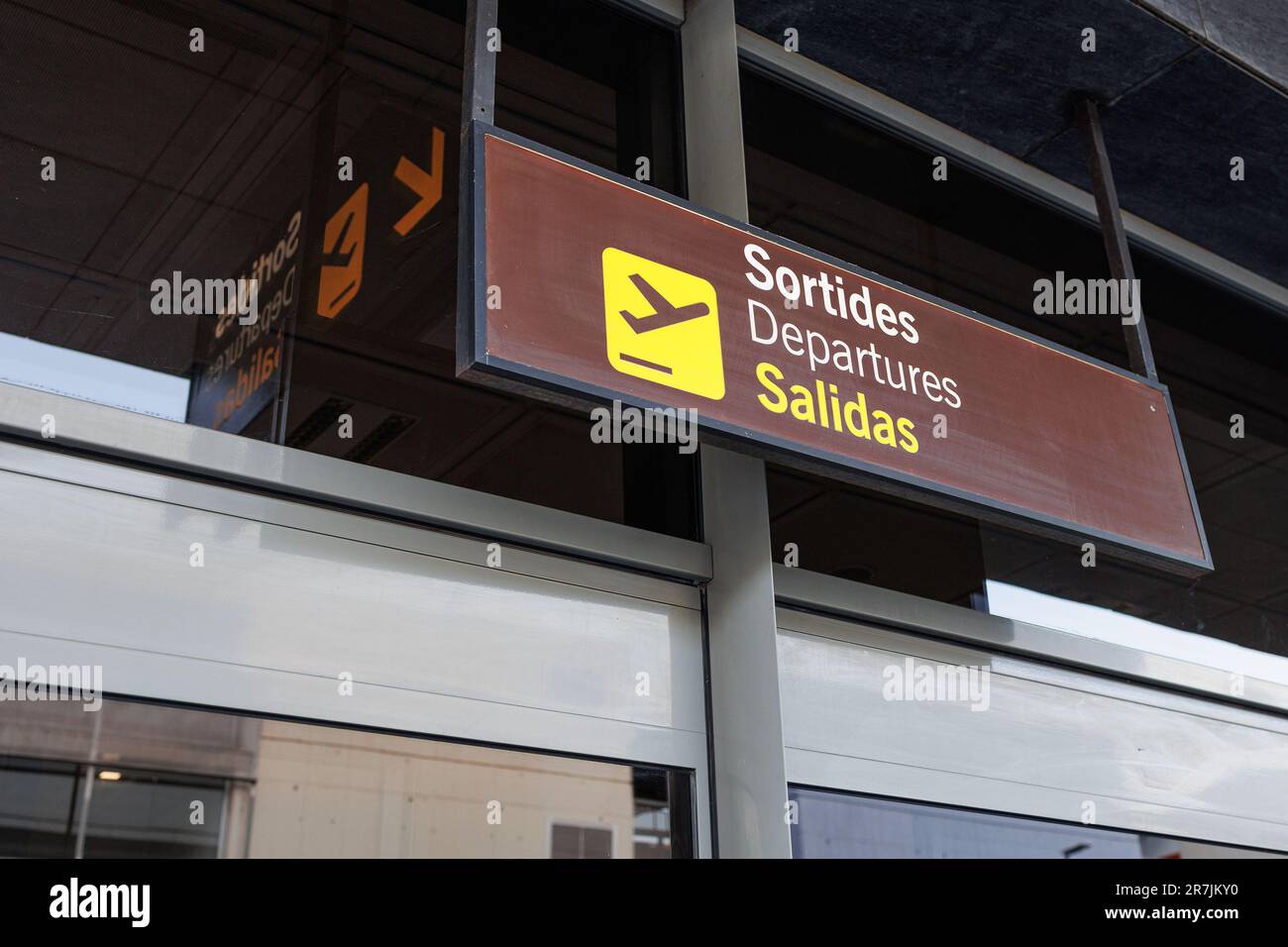 Departures Symbol and Sign inside Aeroport Areas Stock Photo - Alamy