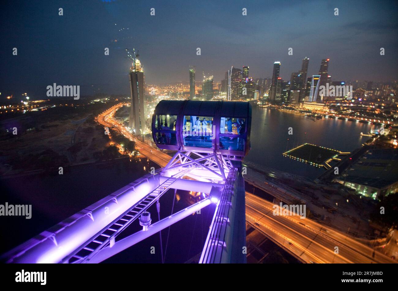 The Singapore Flyer, a 42 story high observation wheel Stock Photo - Alamy