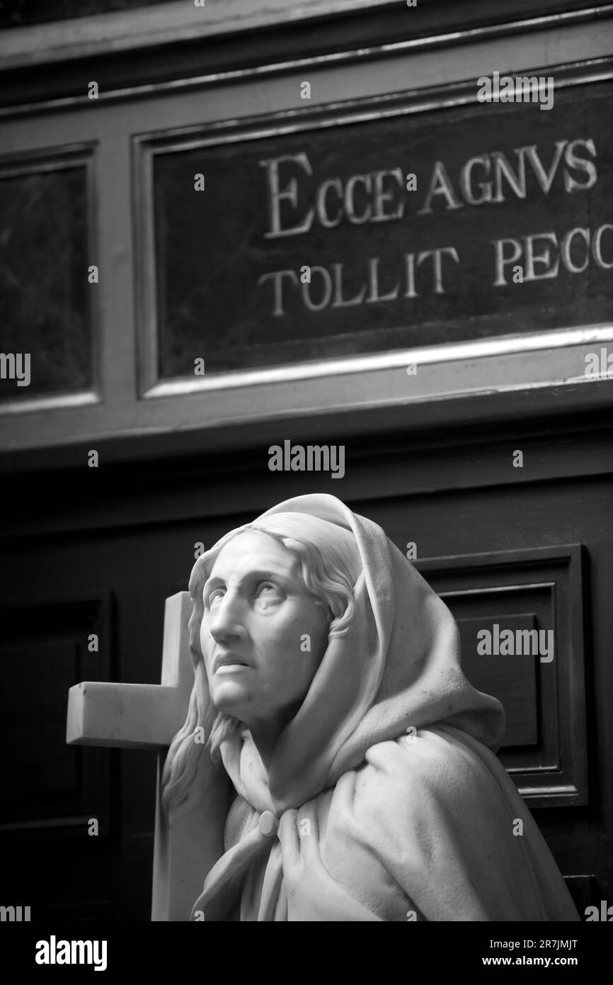 Crying virgin mary statue hi-res stock photography and images - Alamy