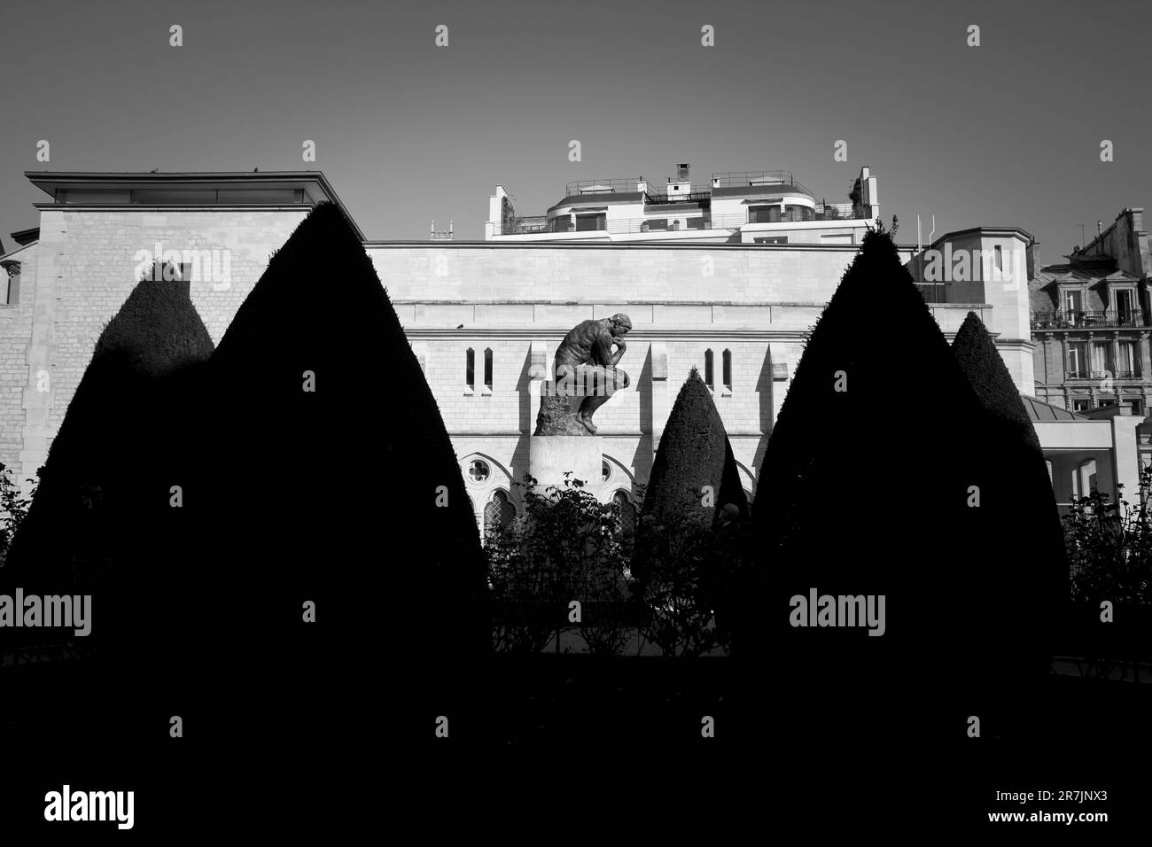 The famous statue "Le Penseur" at the Rodin Museum, Paris Stock Photo ...