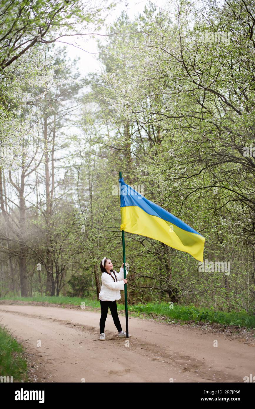 Ukrainian girl with the flag of Ukraine Stock Photo - Alamy