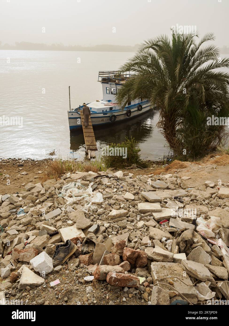 Early Morning Nile River Landing Stage Transportation Stock Photo - Alamy