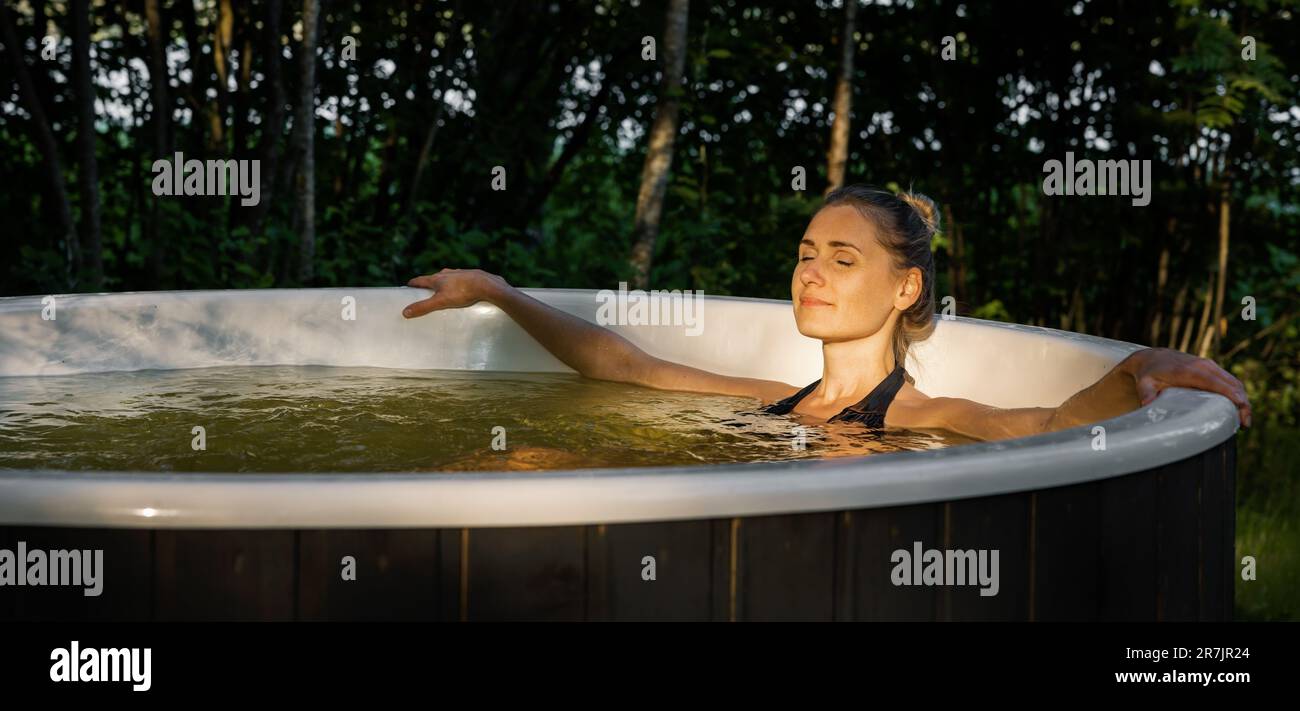 Woman relaxing spa hi-res stock photography and images - Alamy