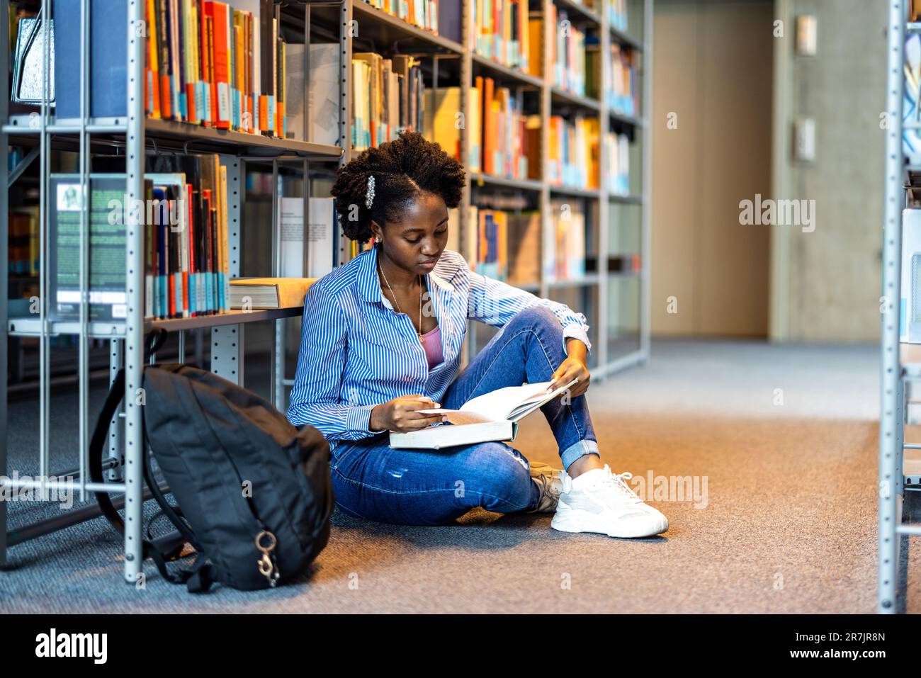 Black reading hi-res stock photography and images - Alamy
