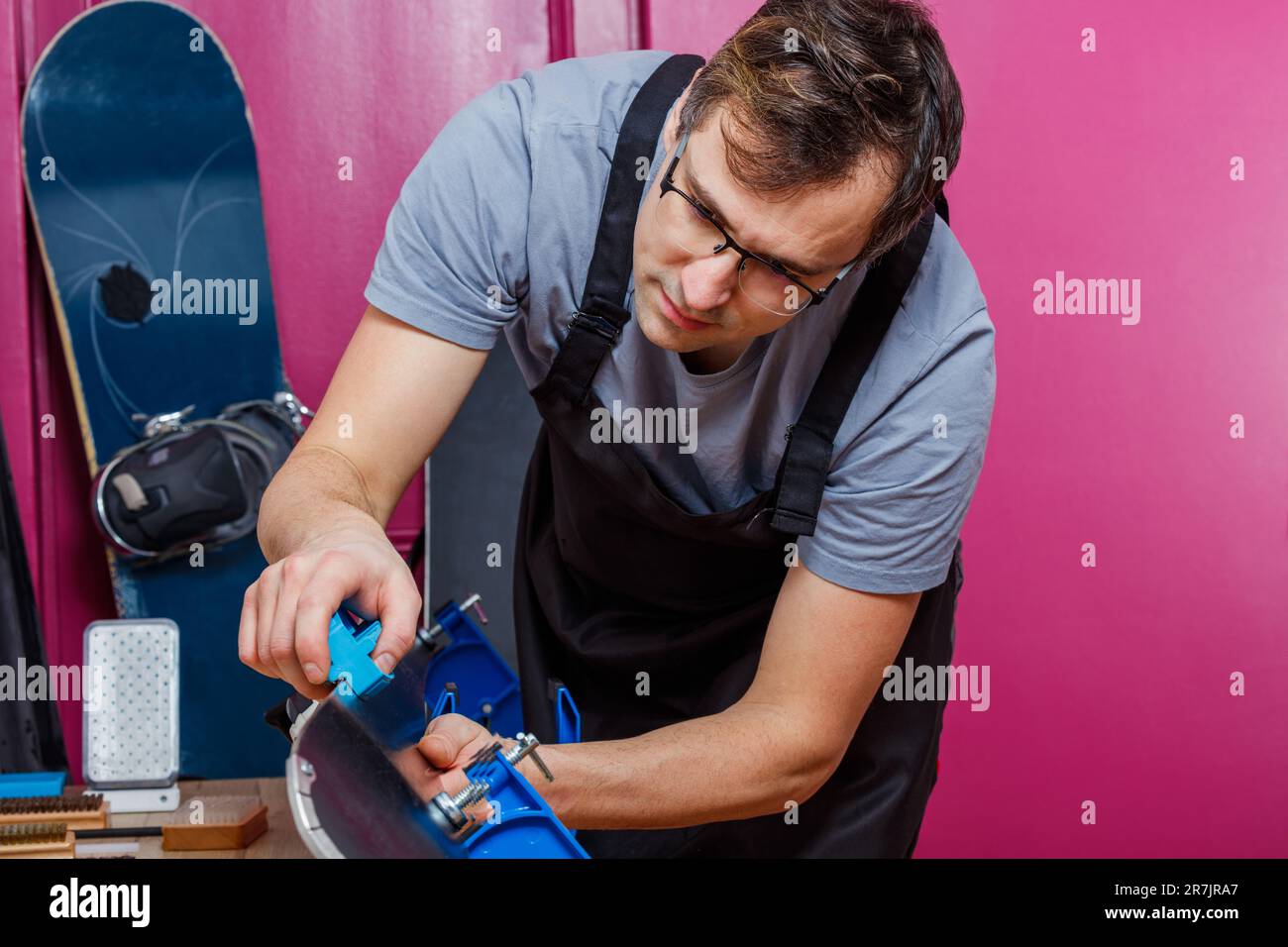 Sharpening of ski edges hi-res stock photography and images - Alamy