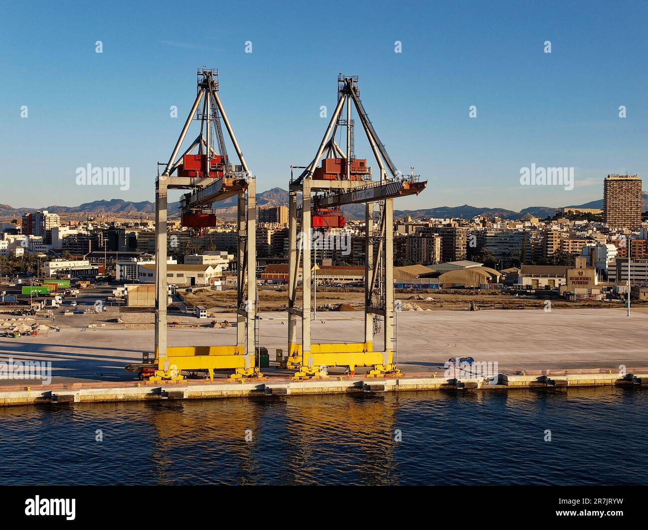 Intermodal container cranes hi-res stock photography and images - Alamy