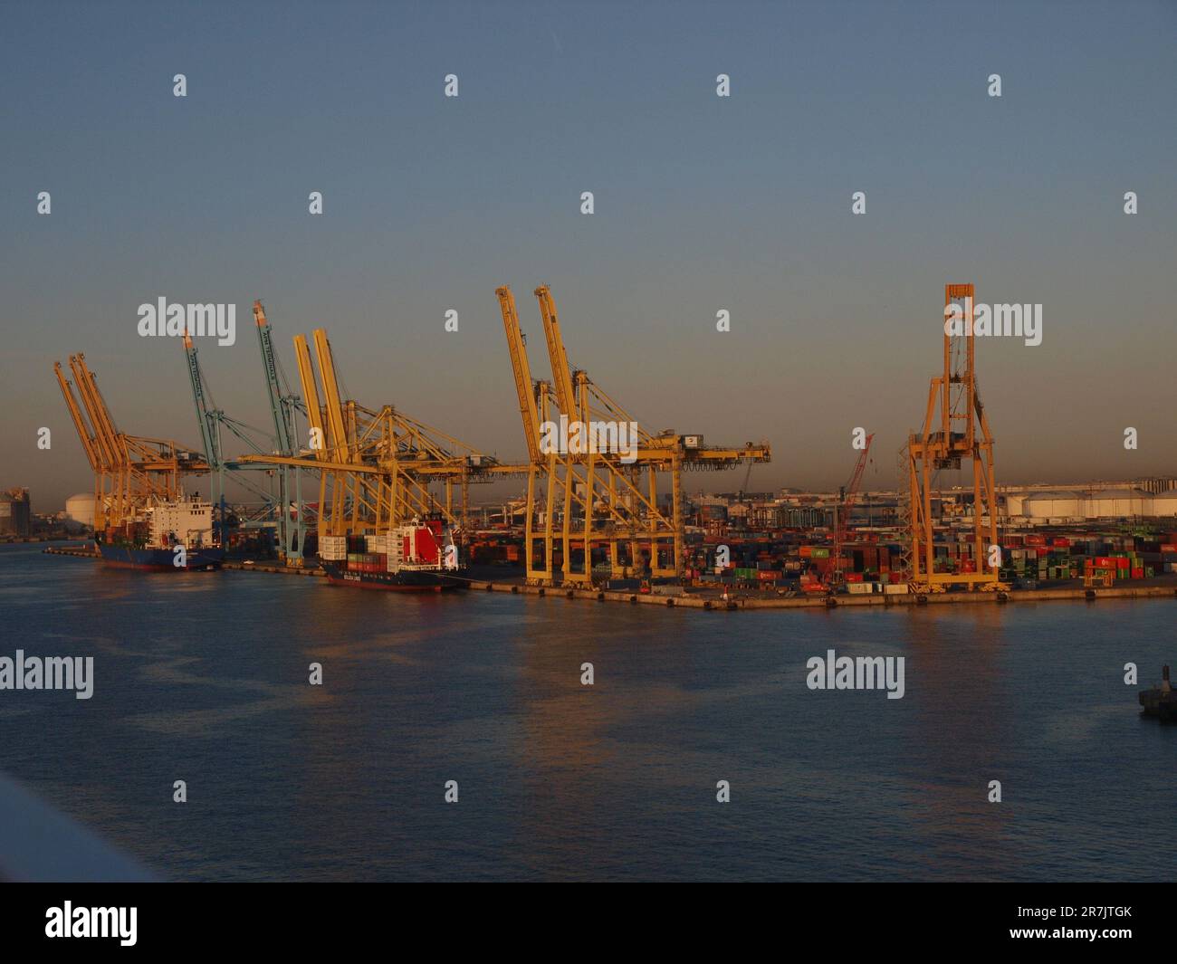 Specialised cranes hi-res stock photography and images - Alamy
