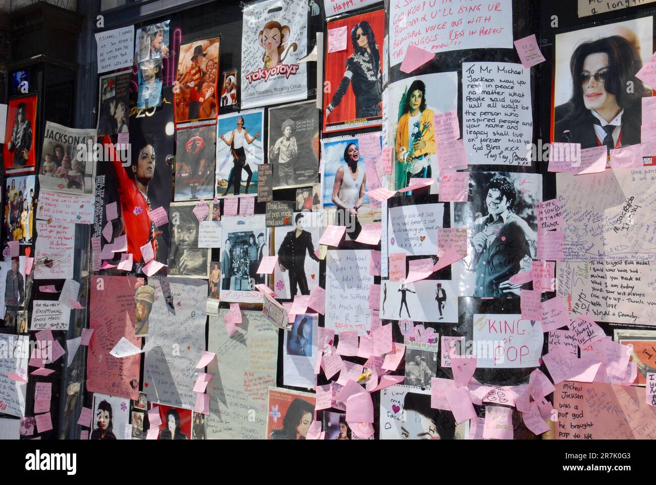 Michael Jackson Memorial following his death on 25/06/09, HMV Trocadero ...