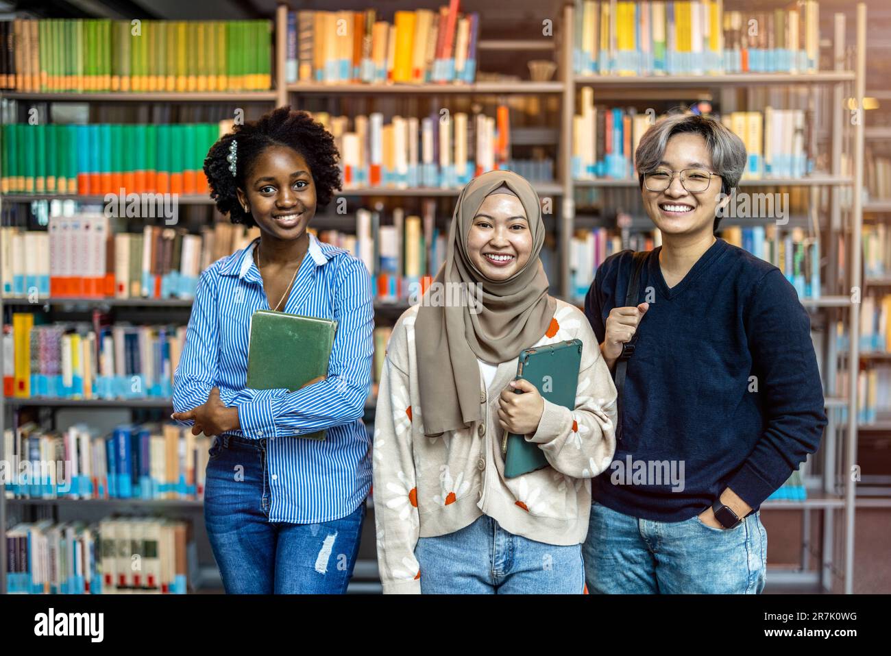 Diverse students library hi-res stock photography and images - Alamy