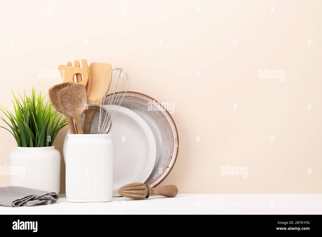 Colander beige kitchen equipment hi-res stock photography and images ...