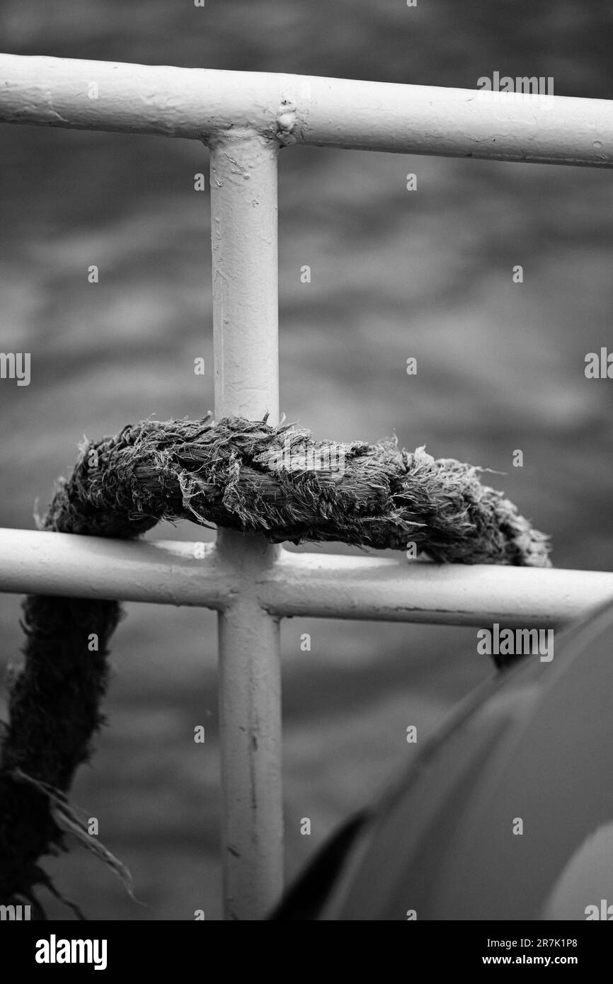 Twisted rope railing hi-res stock photography and images - Alamy