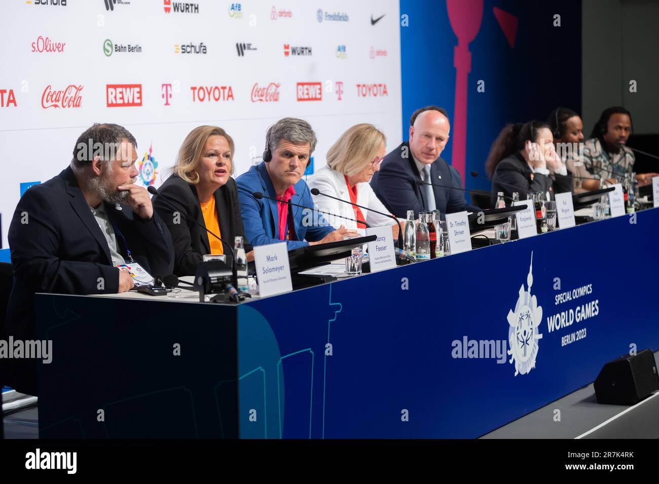 Timothy shriver hi-res stock photography and images - Alamy