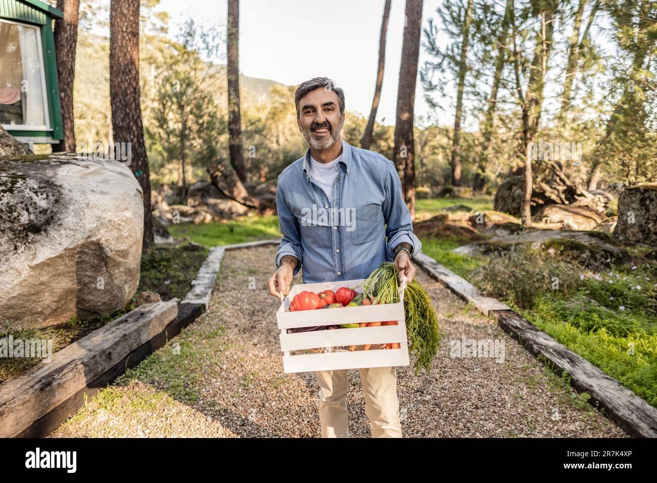 Man carrying crate vegetables hi-res stock photography and images - Alamy