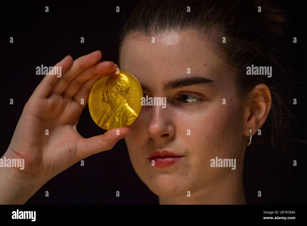 Howard florey penicillin hi-res stock photography and images - Alamy