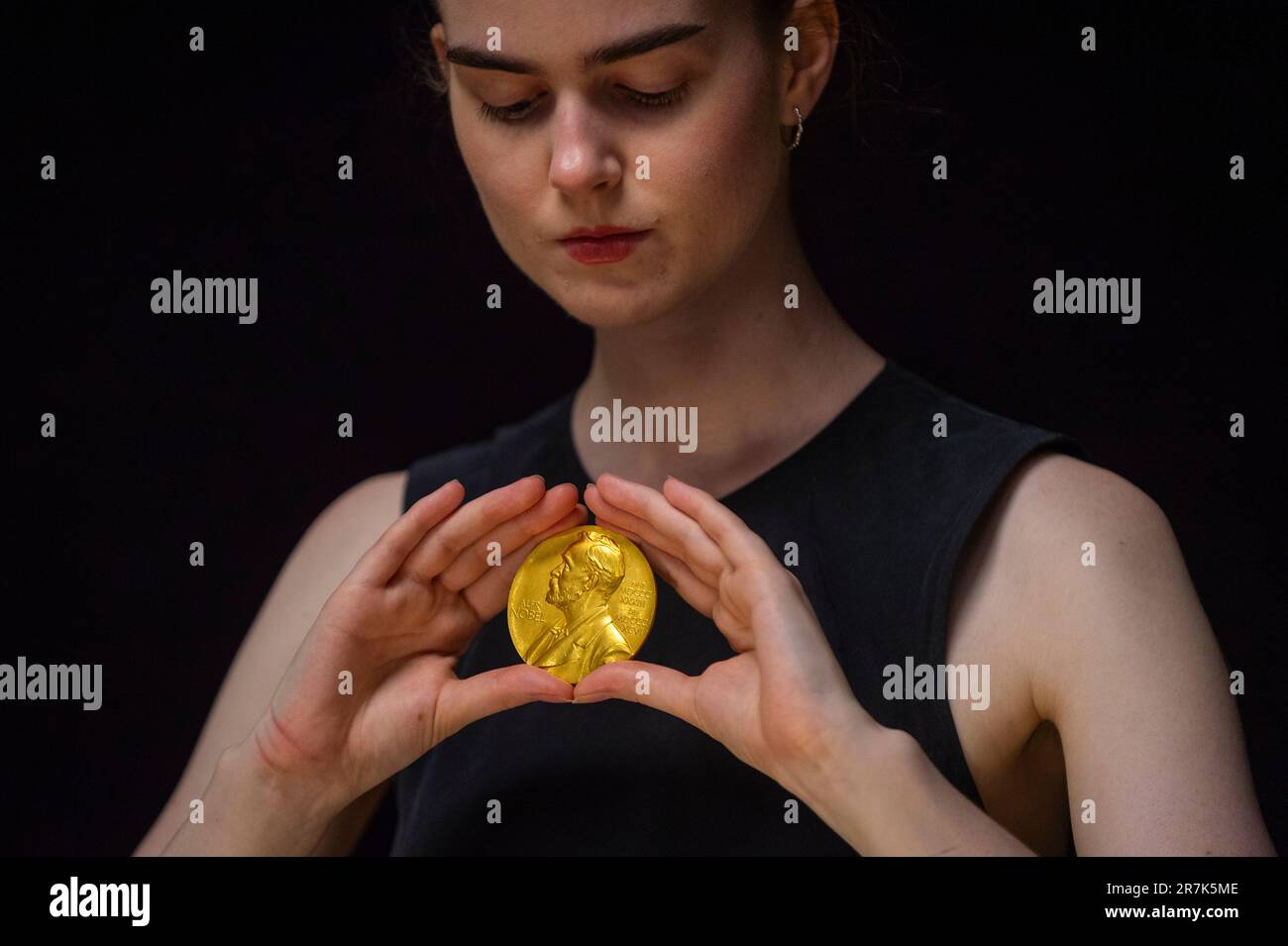 Howard florey penicillin hi-res stock photography and images - Alamy