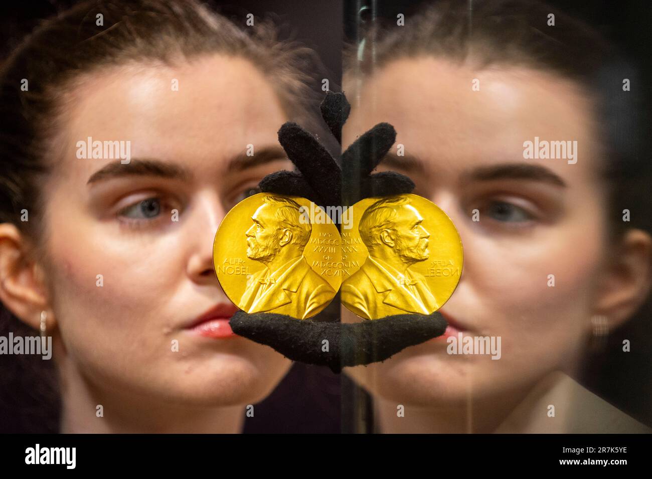 Howard florey fleming chain hi-res stock photography and images - Alamy