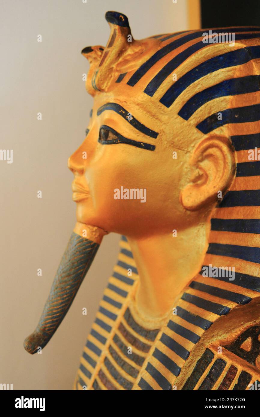 big egyptian souvenirs look like original objects Stock Photo - Alamy