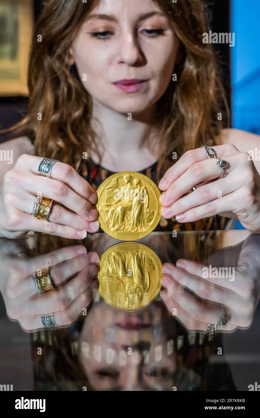 London, UK. 16th June, 2023. Ernst Chain's Nobel Prize medal in ...