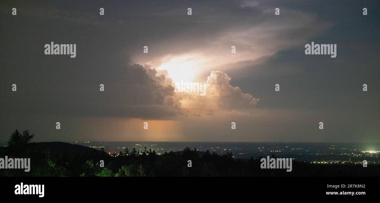 Thunderstorm rainfall in florida dramatic hi-res stock photography and ...