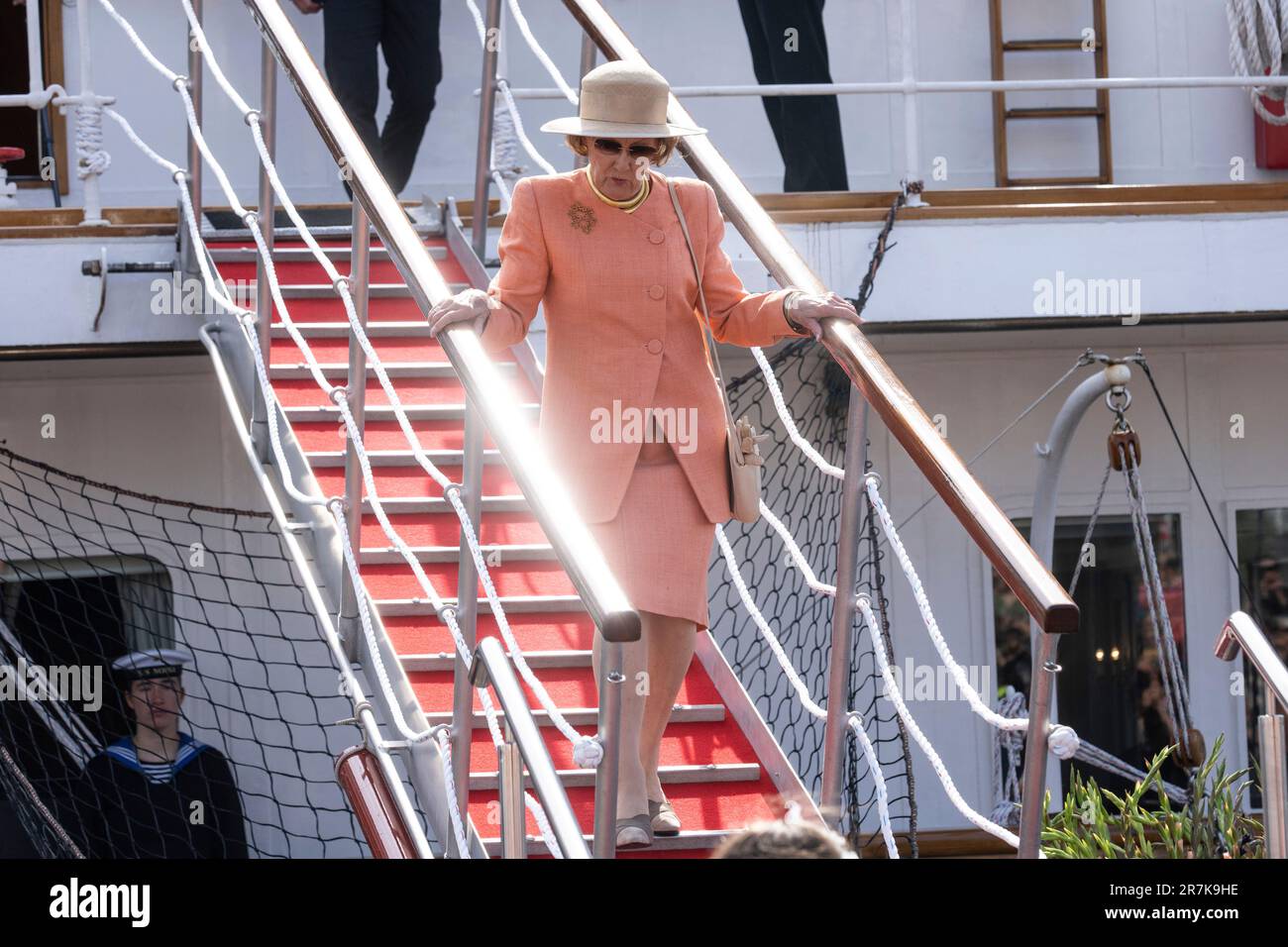 Norwegian queen Sonja disembarks the royal Norwegian ship as King ...
