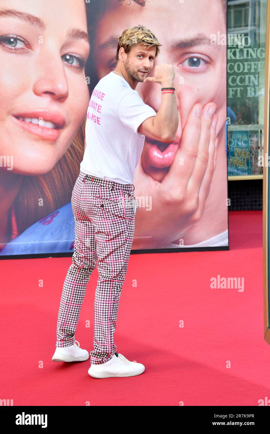 Steve Windolf bei der Premiere des Kinofilms 'No Hard Feelings' im Zoo ...