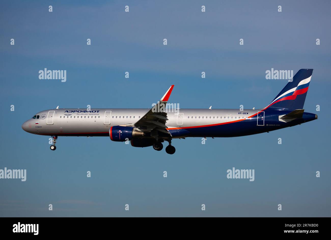 Airline Aeroflot plane comes in for a landing in an aeroport El Prat ...