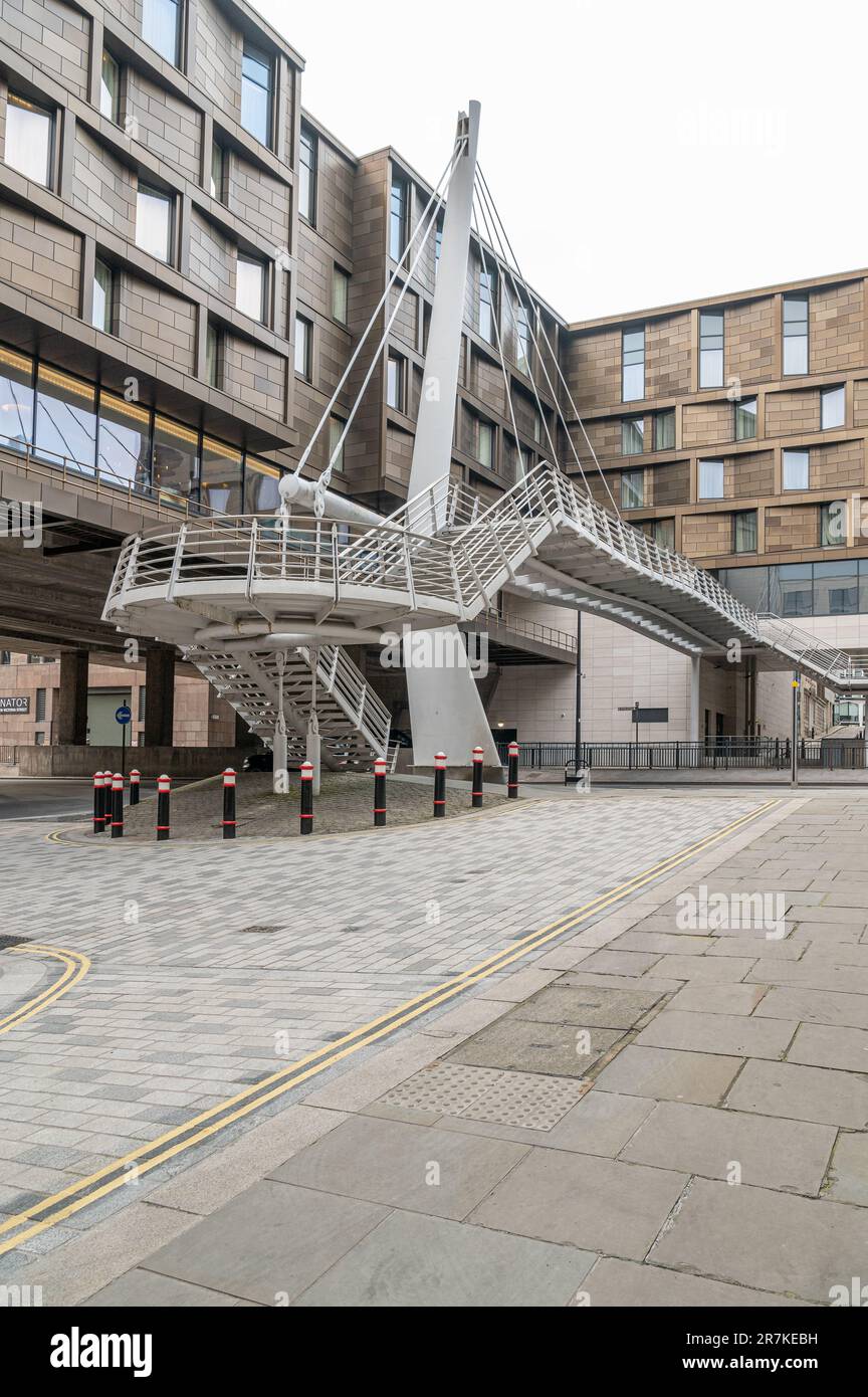 Footbridge over Upper Thames Street from Queenhithe to Little Trinity ...