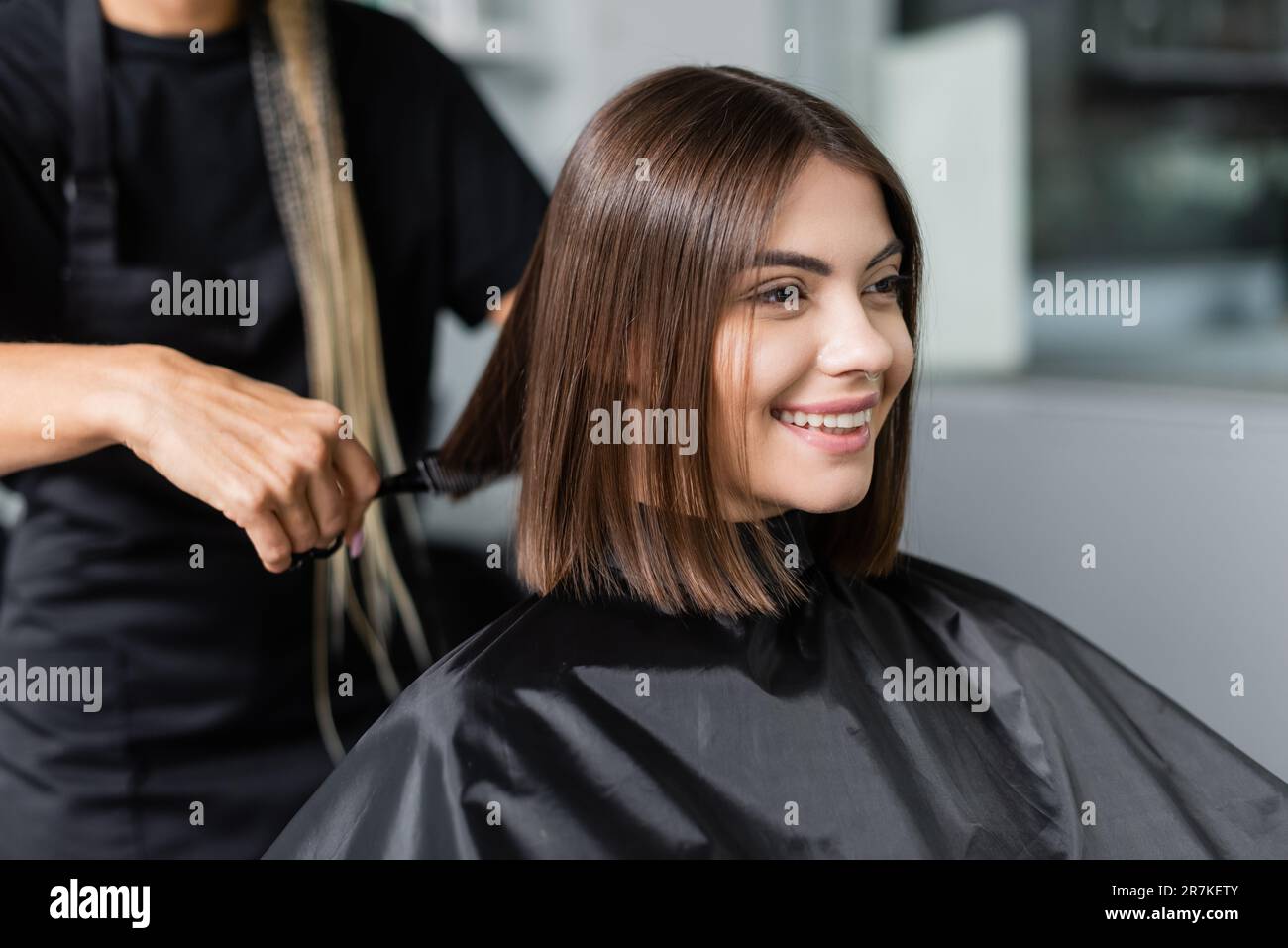 Woman with salon cape hi-res stock photography and images - Alamy