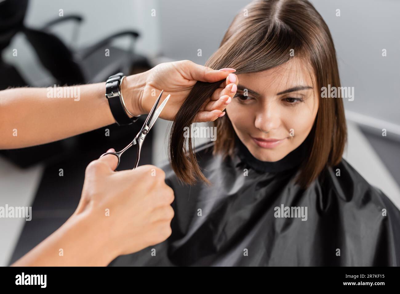 Hair stylist cutting hi-res stock photography and images - Alamy