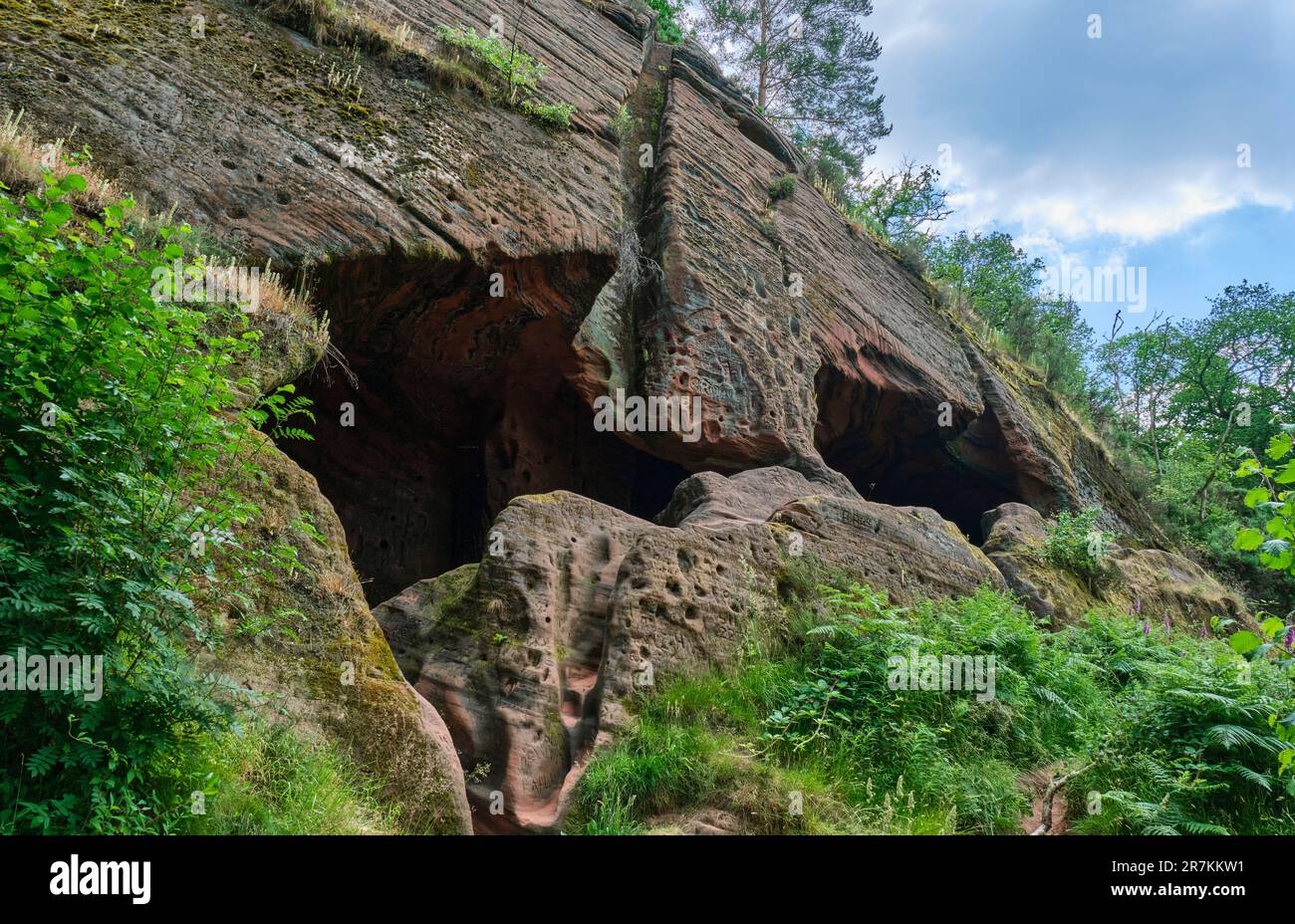 Rock caves hi-res stock photography and images - Alamy