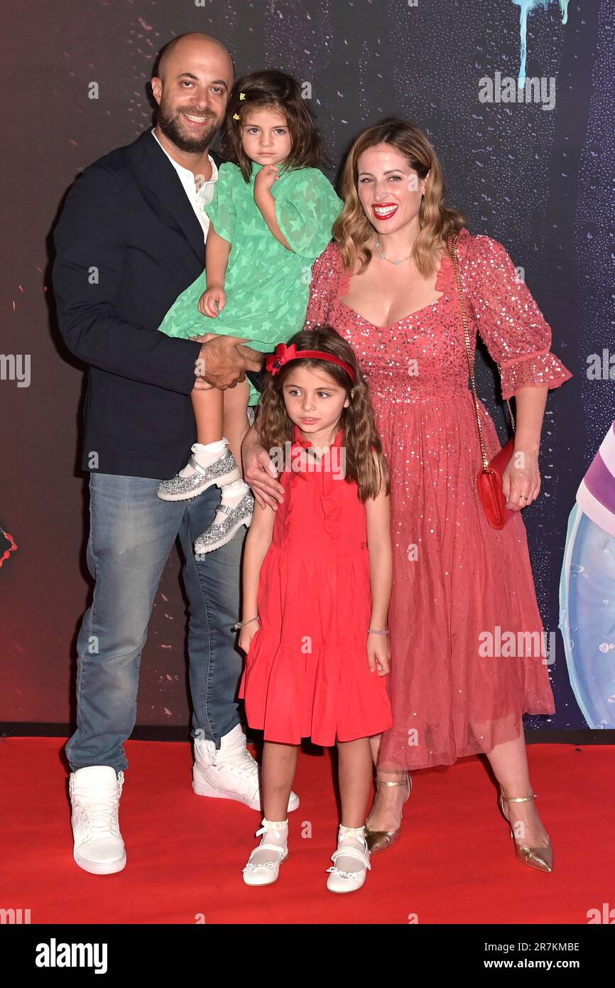 Claudio Midolo mit Ehefrau Clio Zammatteo und Grace und Joybei der ...