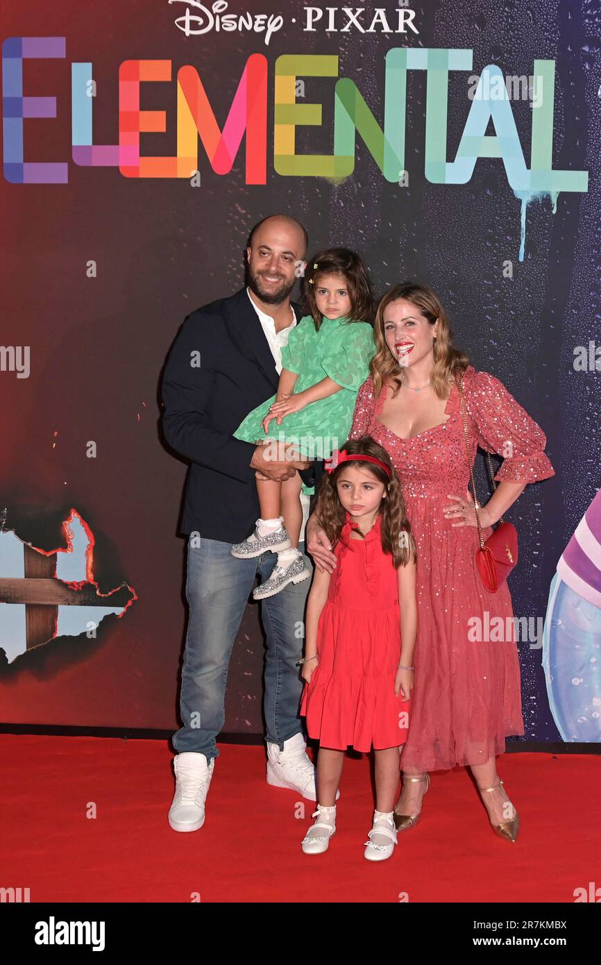 Claudio Midolo mit Ehefrau Clio Zammatteo und Grace und Joybei der ...