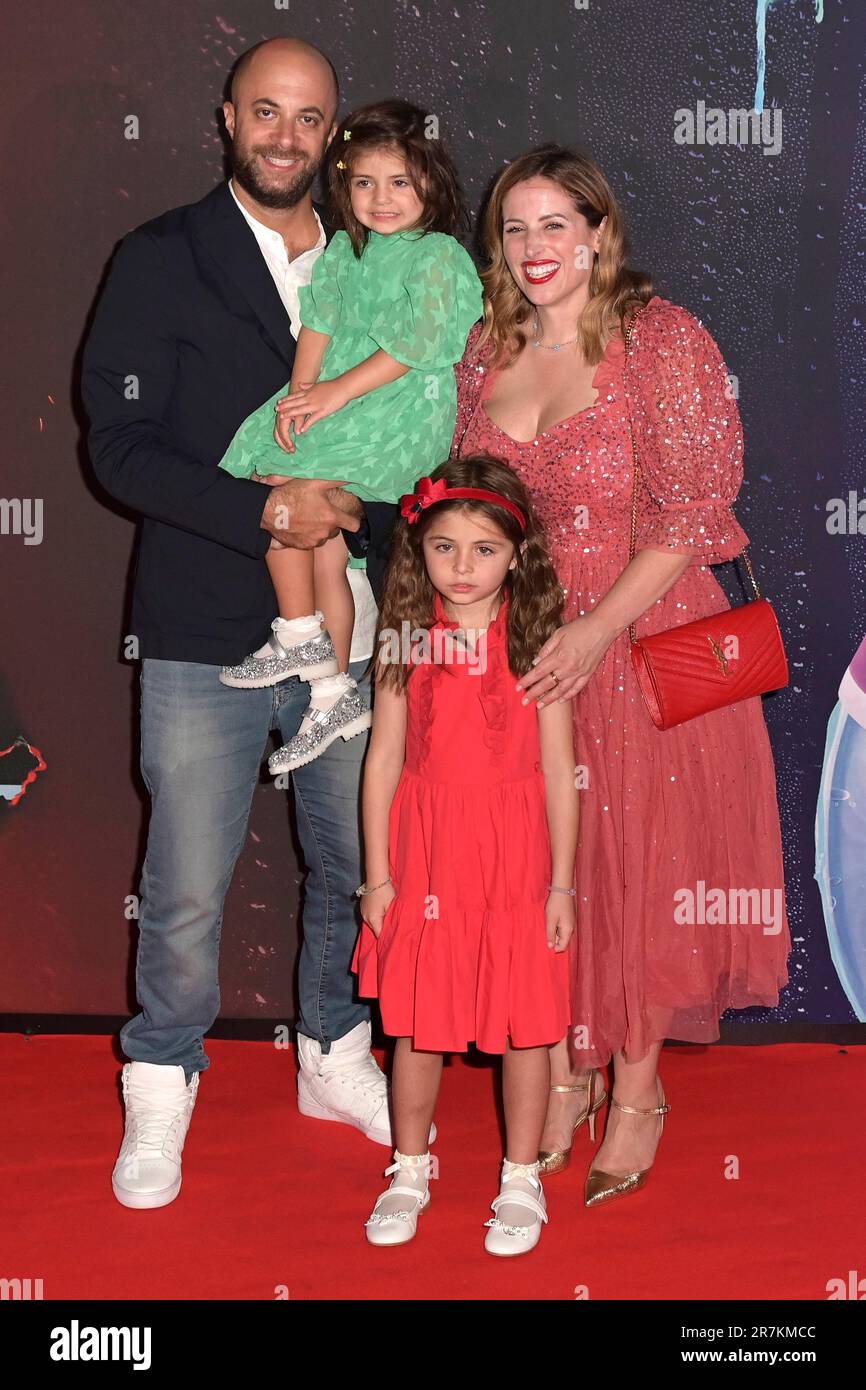 Claudio Midolo mit Ehefrau Clio Zammatteo und Grace und Joybei der ...