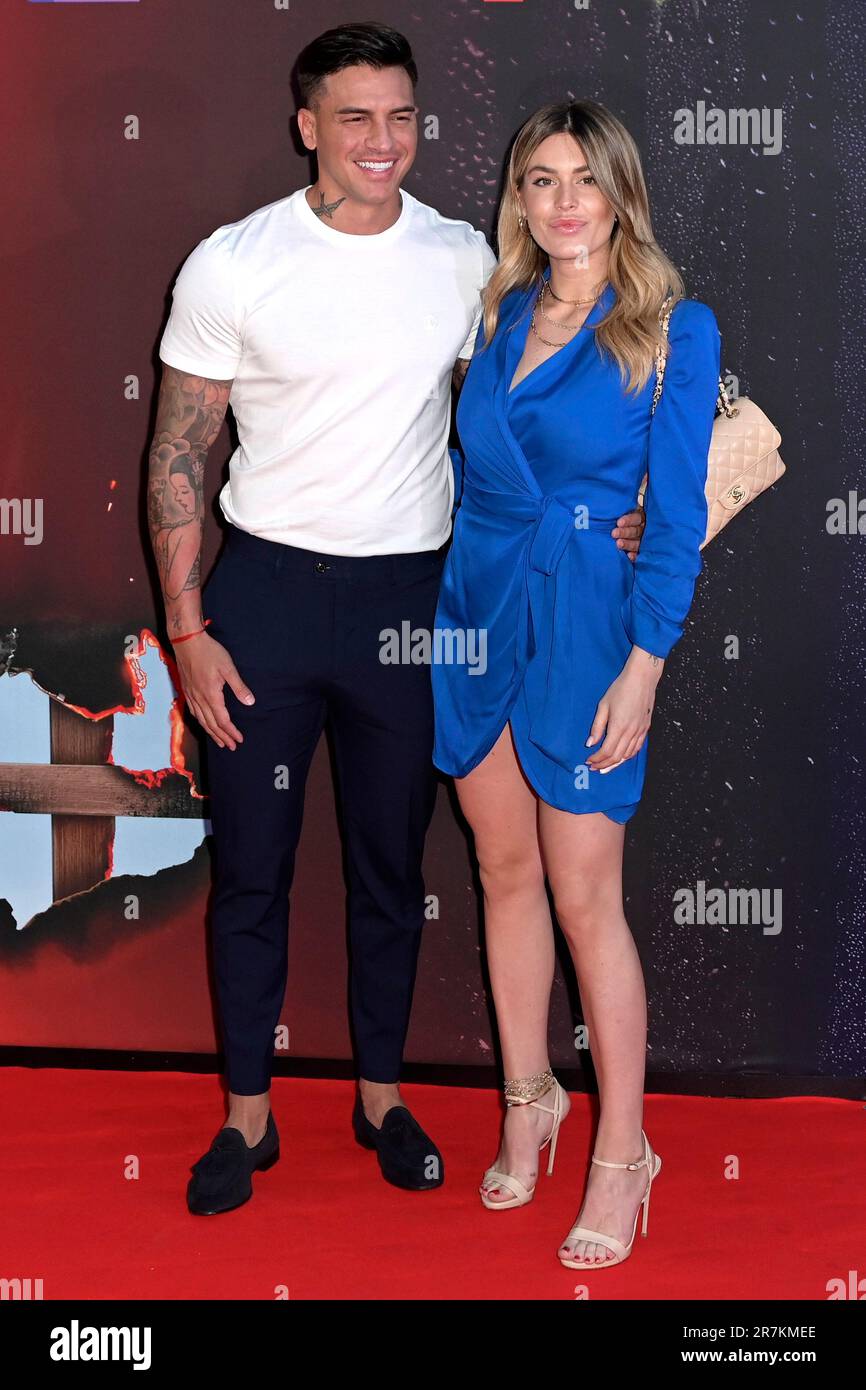 Sophie Codegoni mit Partner Alessandro Basciano bei der Premiere des ...