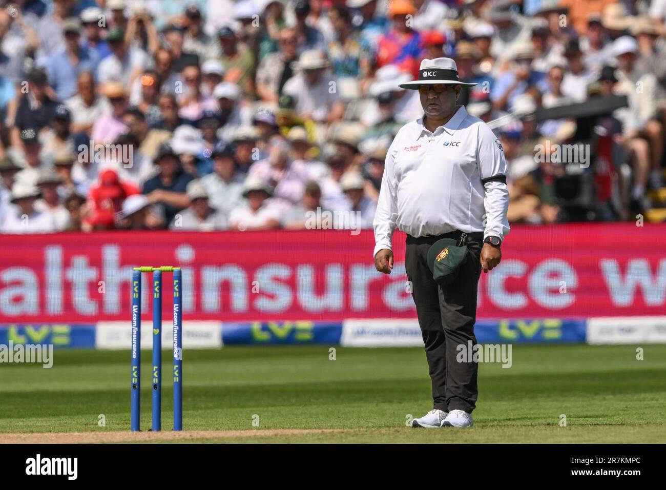 Umpire ahsan raza hi-res stock photography and images - Alamy