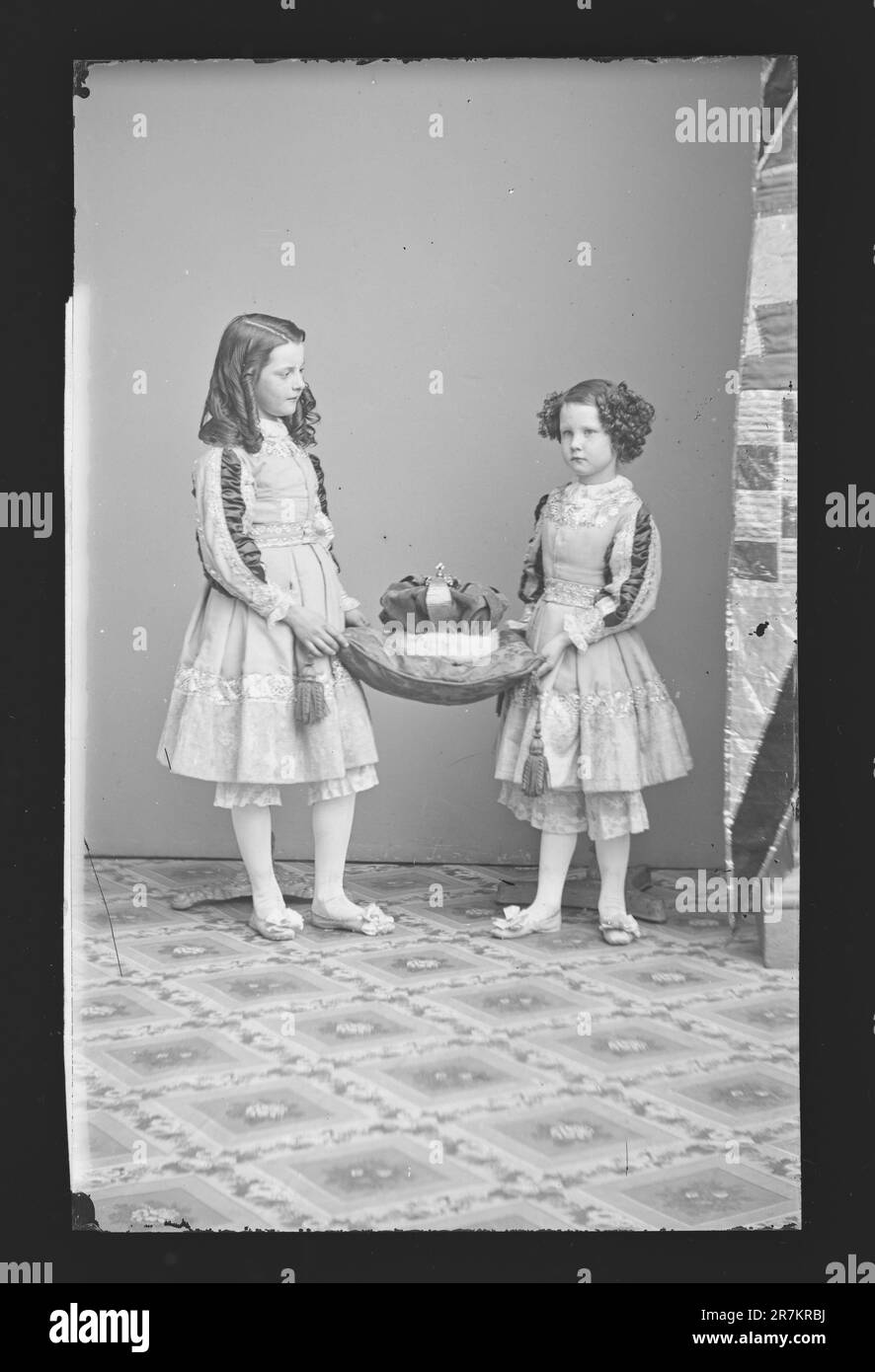 Costume girls 1860s hi-res stock photography and images - Alamy
