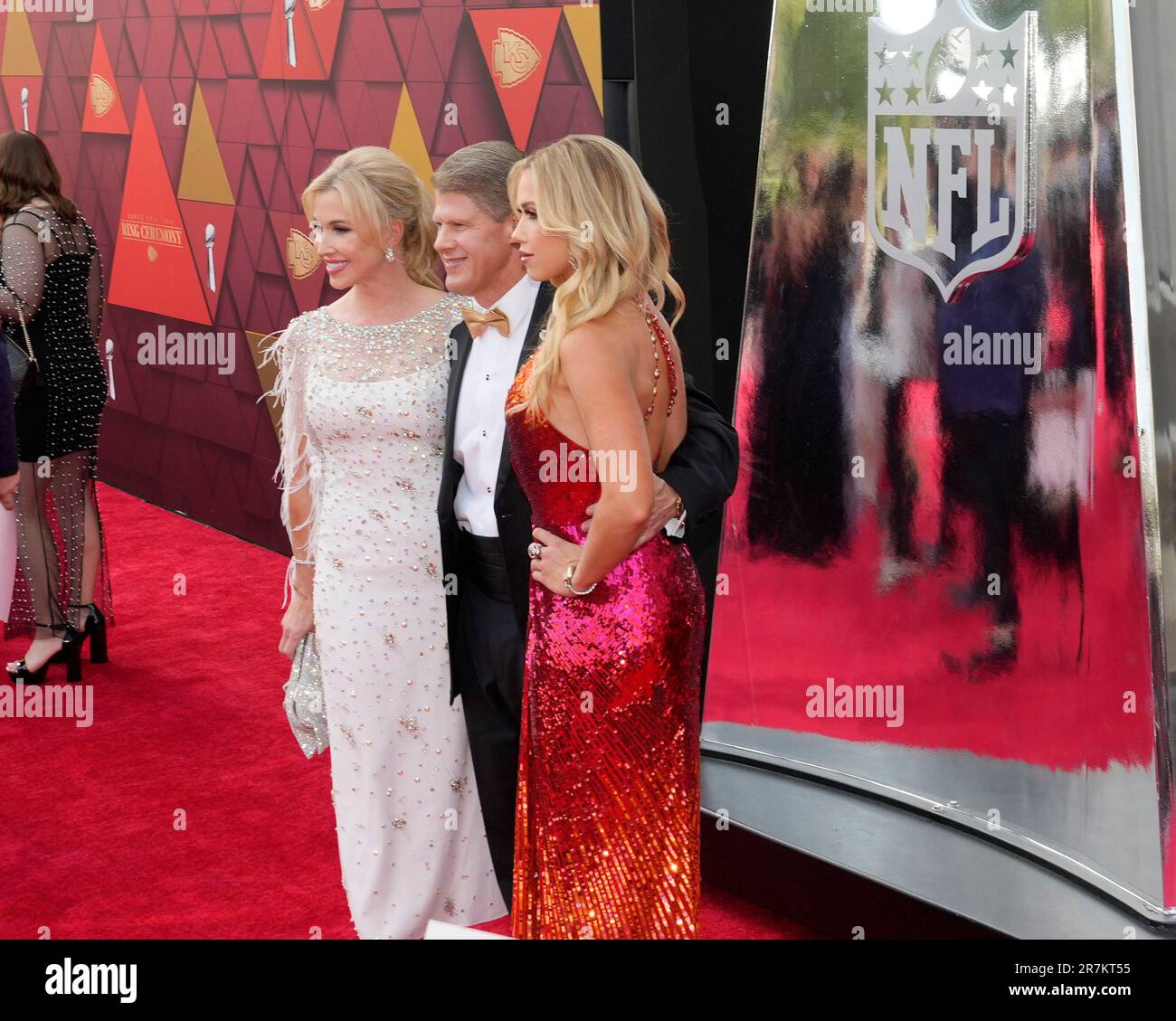 Kansas City, Missouri, USA. 15th June, 2023. Clark Hunt with his family ...