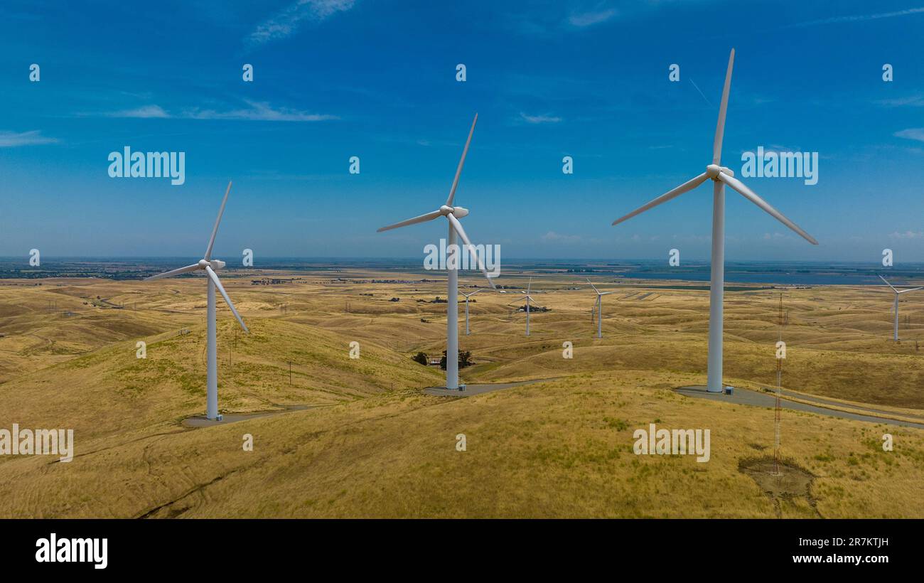Wind turbines in altamont pass hi-res stock photography and images - Alamy