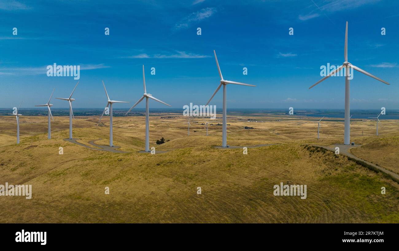 Wind turbines in altamont pass hi-res stock photography and images - Alamy