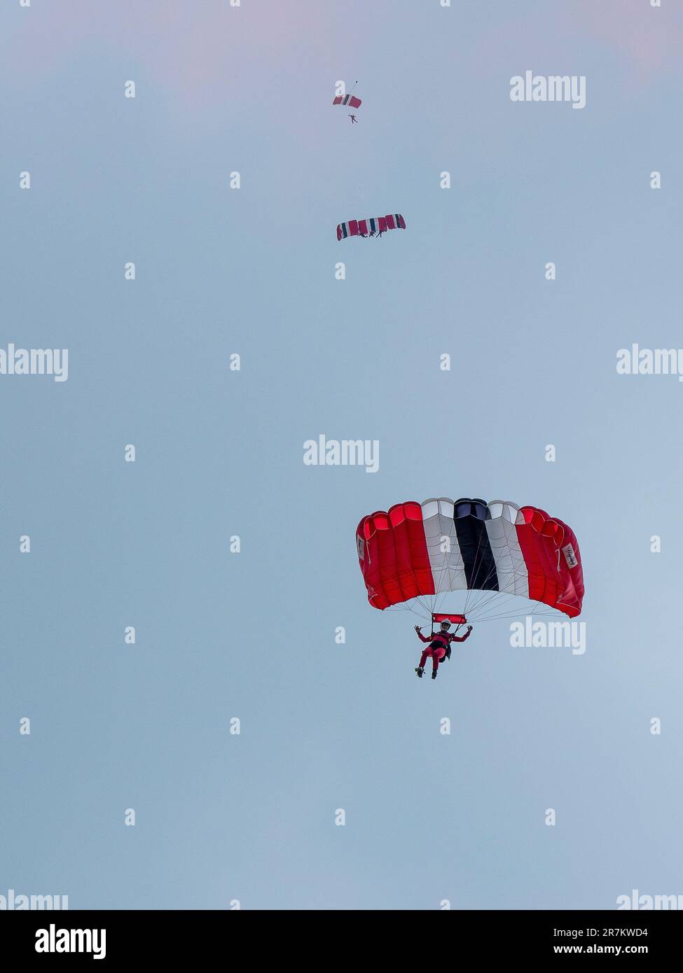 Army red devils parachute team hi-res stock photography and images - Alamy
