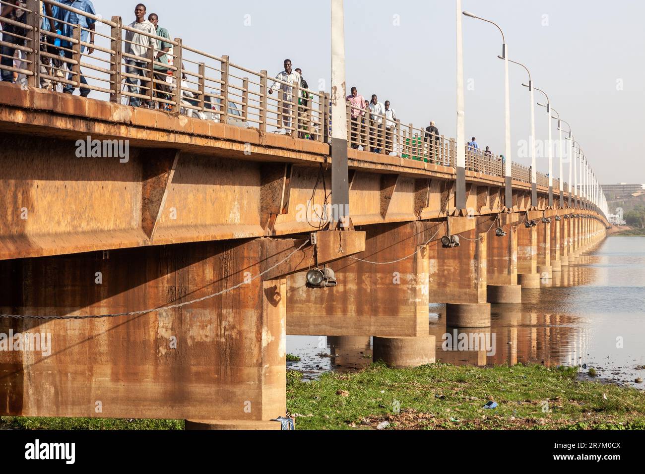 The Pont des Martyrs, spanning the Niger River, in Bamako Stock Photo ...