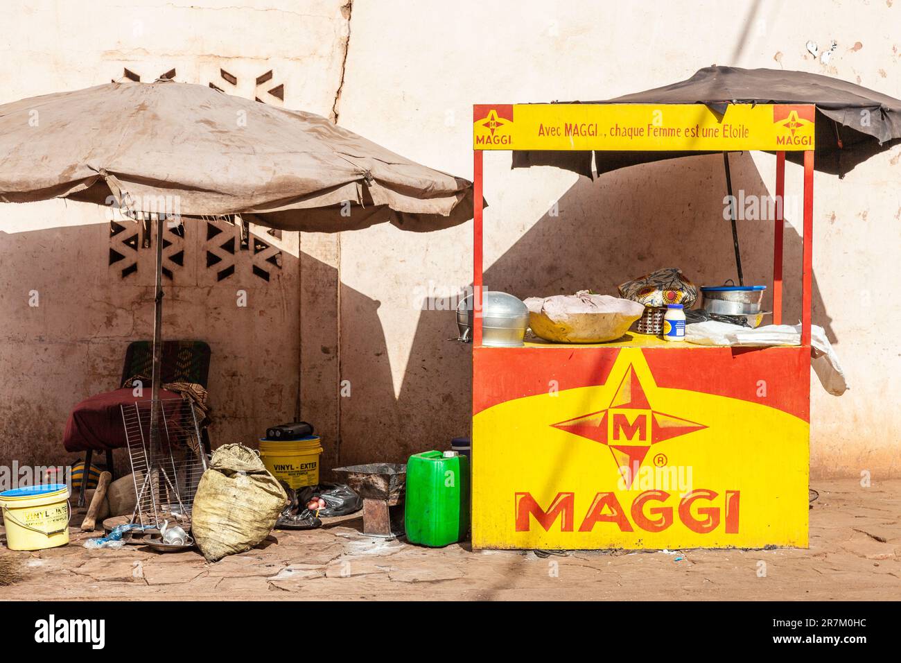 Street food stall in Bamako, Mali Stock Photo - Alamy