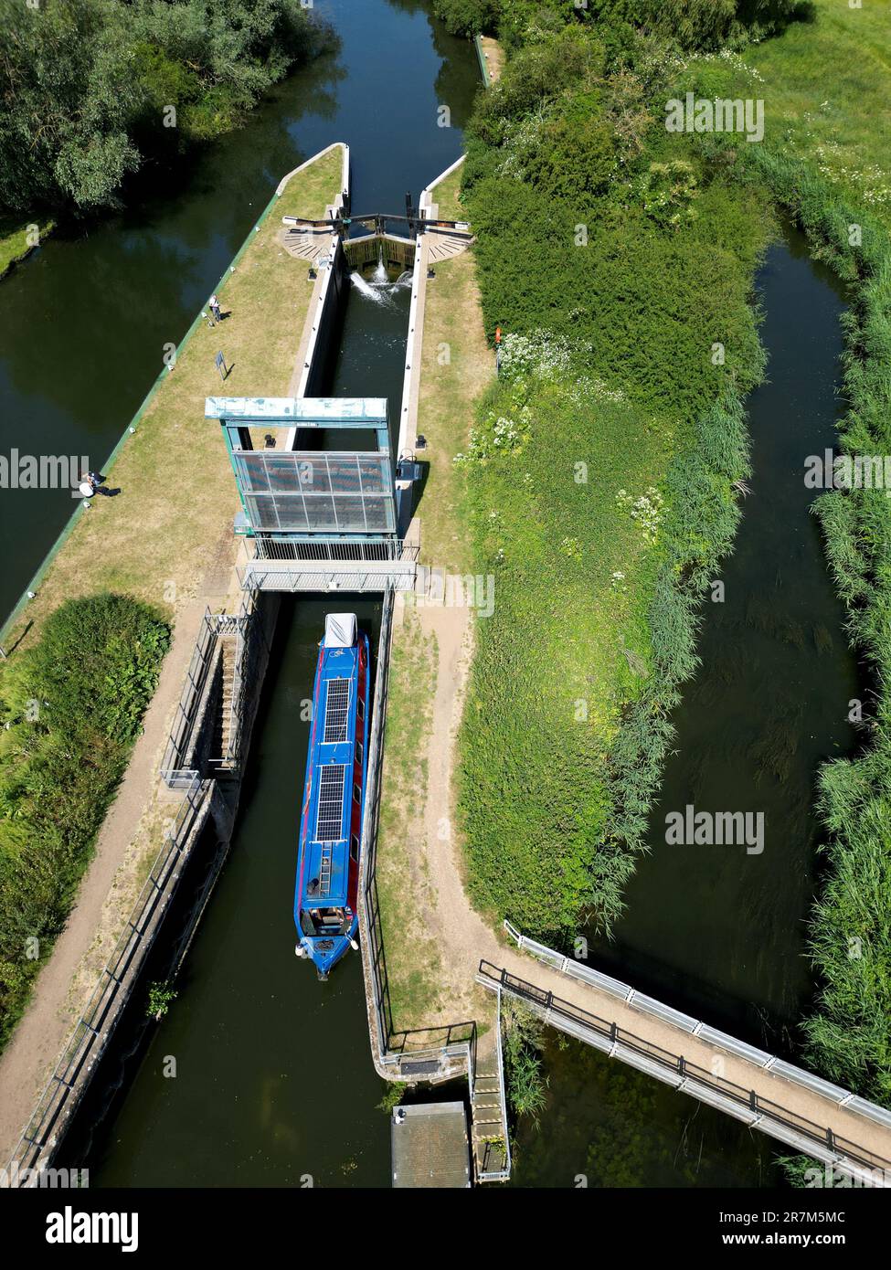 Lockgate on river hi-res stock photography and images - Alamy