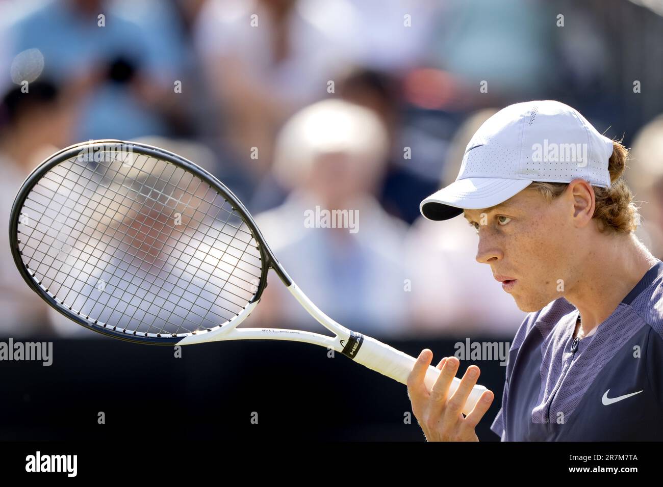 ROSMALEN - Jannik Sinner (ITA) in action against Emil Ruusuvuori (FIN ...