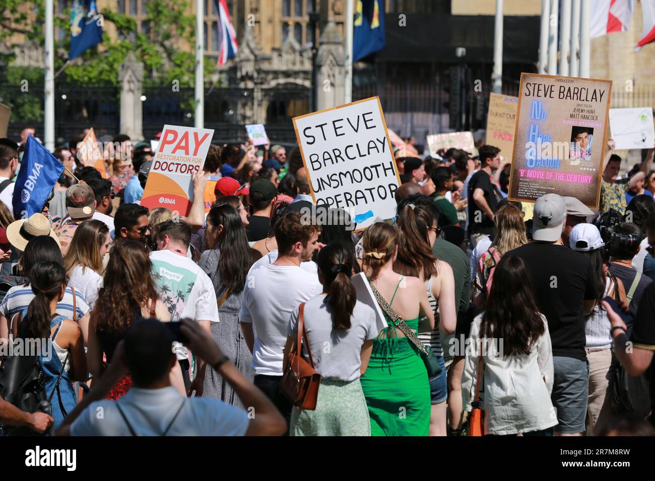 Nhs pay rise poster hi-res stock photography and images - Alamy